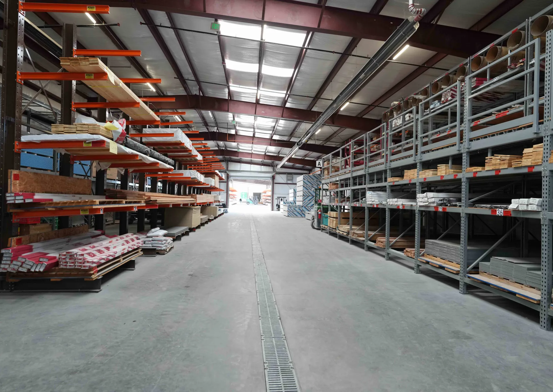 Single-aisle drive-thru buildings | Sunbelt Rack® | CT Darnell