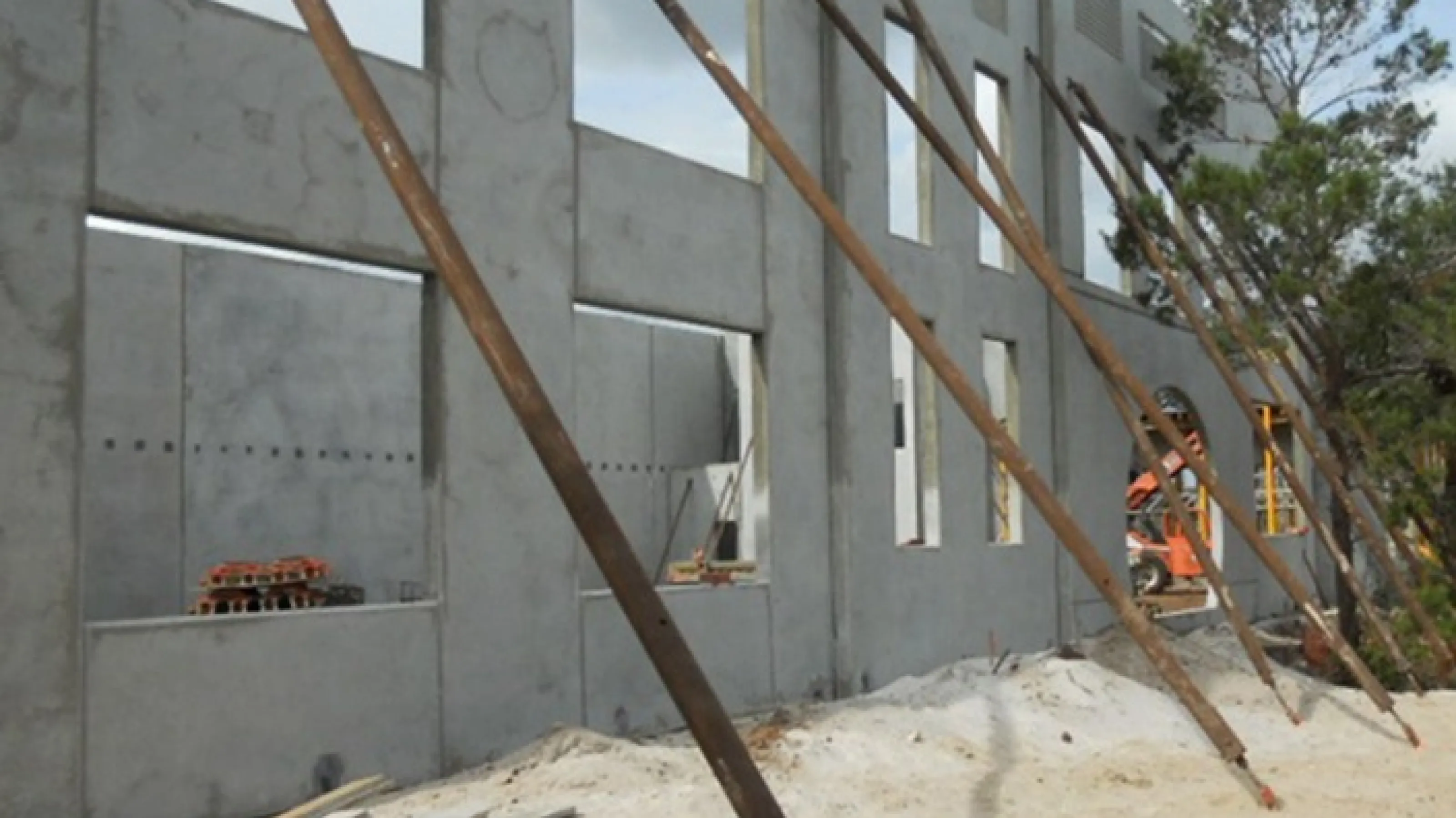 Tilt Up Wall Stabilization: Earth Retention System | Cantsink