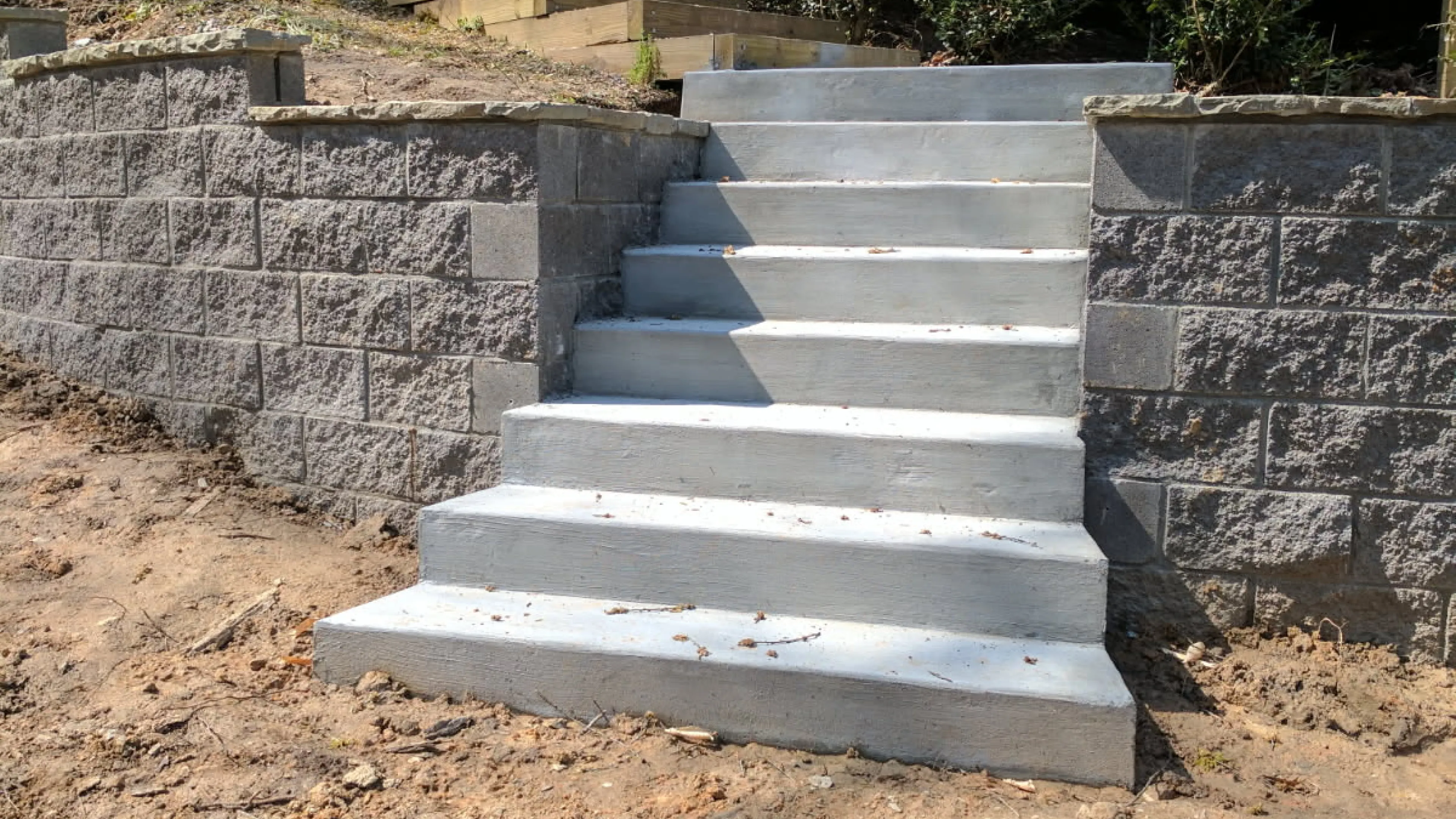 How to Build a Retaining Wall: Step-by-Step Guide | Sudlow Concrete