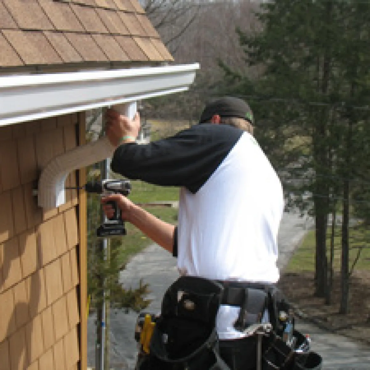Seamless Aluminum Gutter Installation | ARAC - Roof It Forward